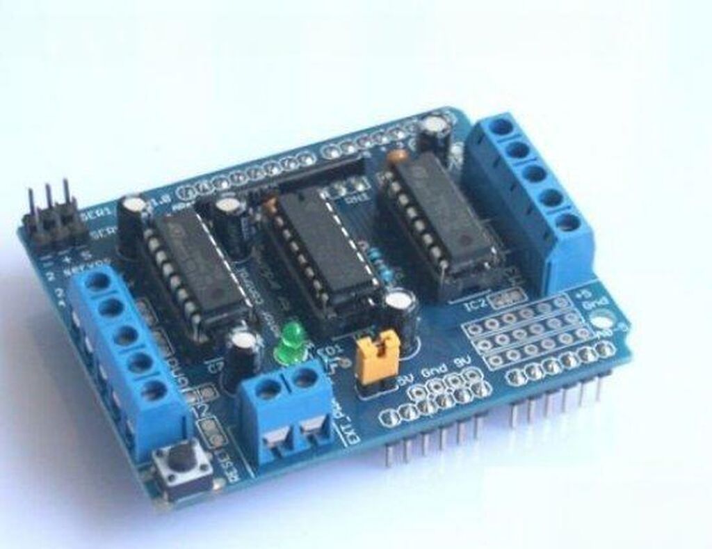 Arduino Motor Drive Shield L293D Opis: - Štit za upravljanje motorima