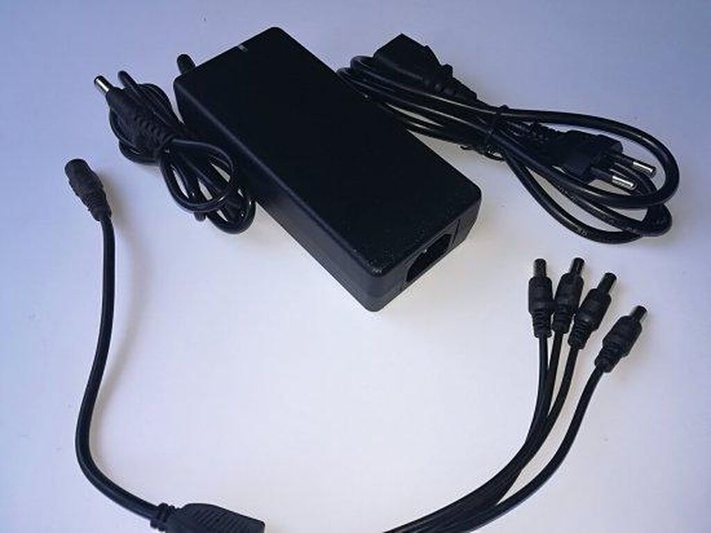 AC/DC adapter sa više izlaza – model BWM-97T - Ulaz: 100–240V ~