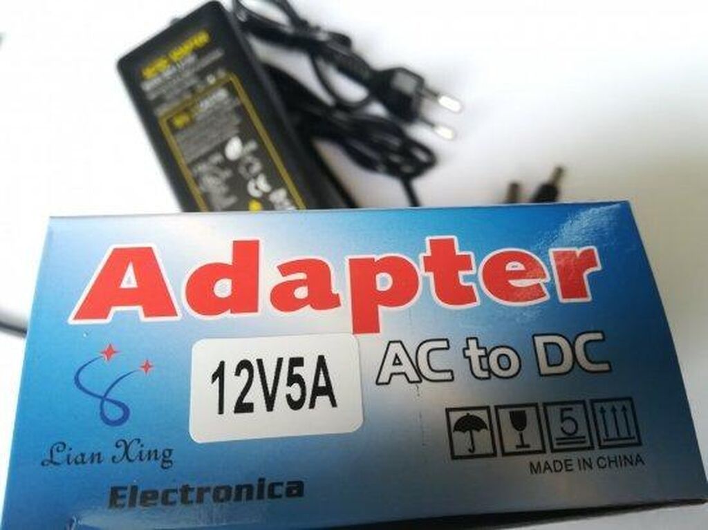 Adapter AC-DC 12V 5A sa više izlaza - Ulaz: AC (mrežno napajanje)
