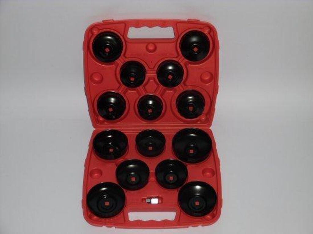 Set ključeva za filtere ulja u praktičnom pakovanju, dizajniran za