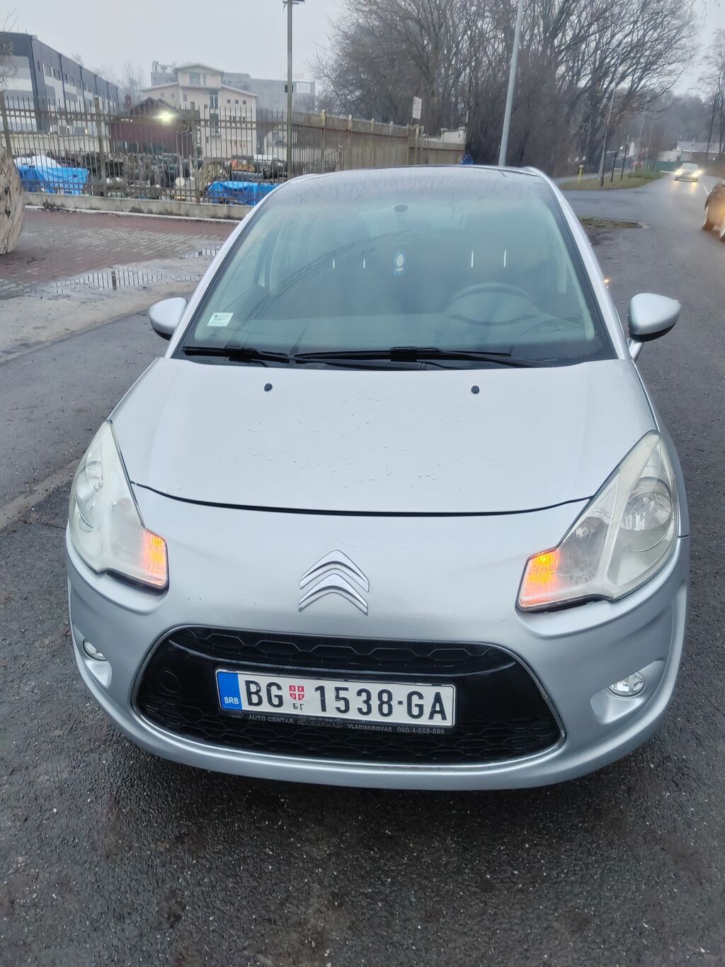 Citroën C3, siva boja, hečbek 5 vrata. Glavne karakteristike: -