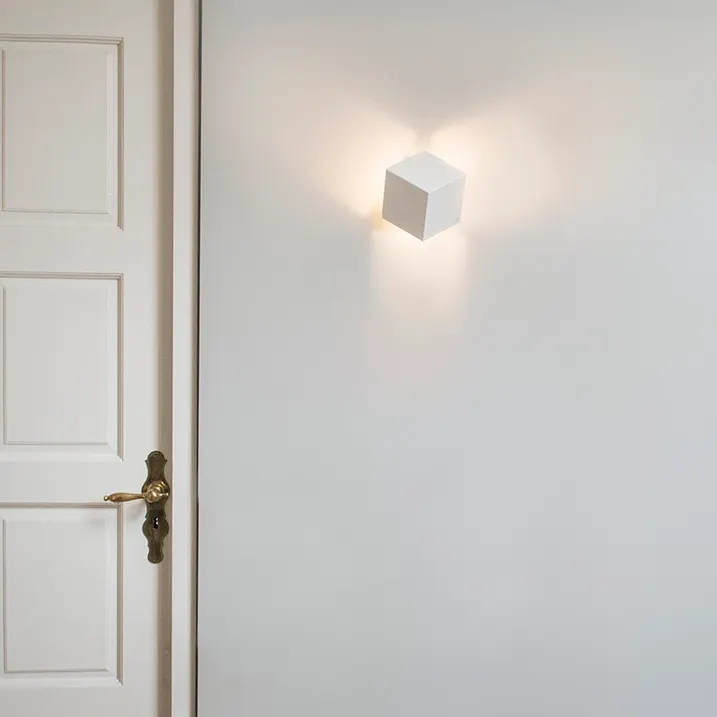 Moderna zidna lampa bela - Cube