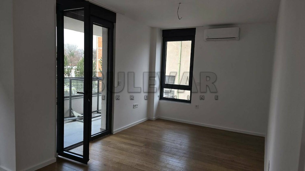 Poslovni prostor / Lokal, Niš - Vojna bolnica | Izdavanje · 63m² · 600€