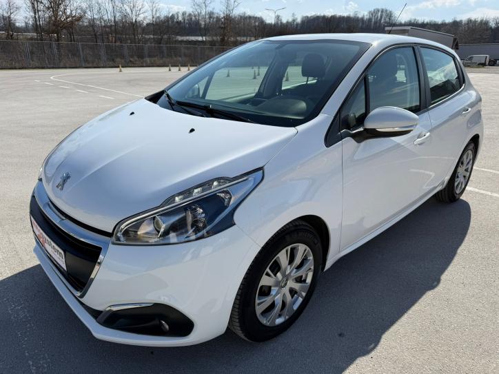 Peugeot 208 1.2 KREDITI NA LICU MESTA