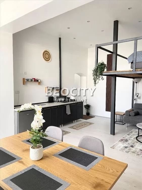 četvorosobna kuća, 110 m2, Novi Sad, Trifkovićev trg ID: 130067