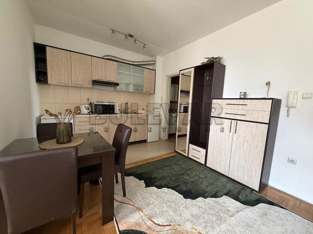 Jednosoban stan, 35 m2, Centar, Cara Lazara ID: i-016025