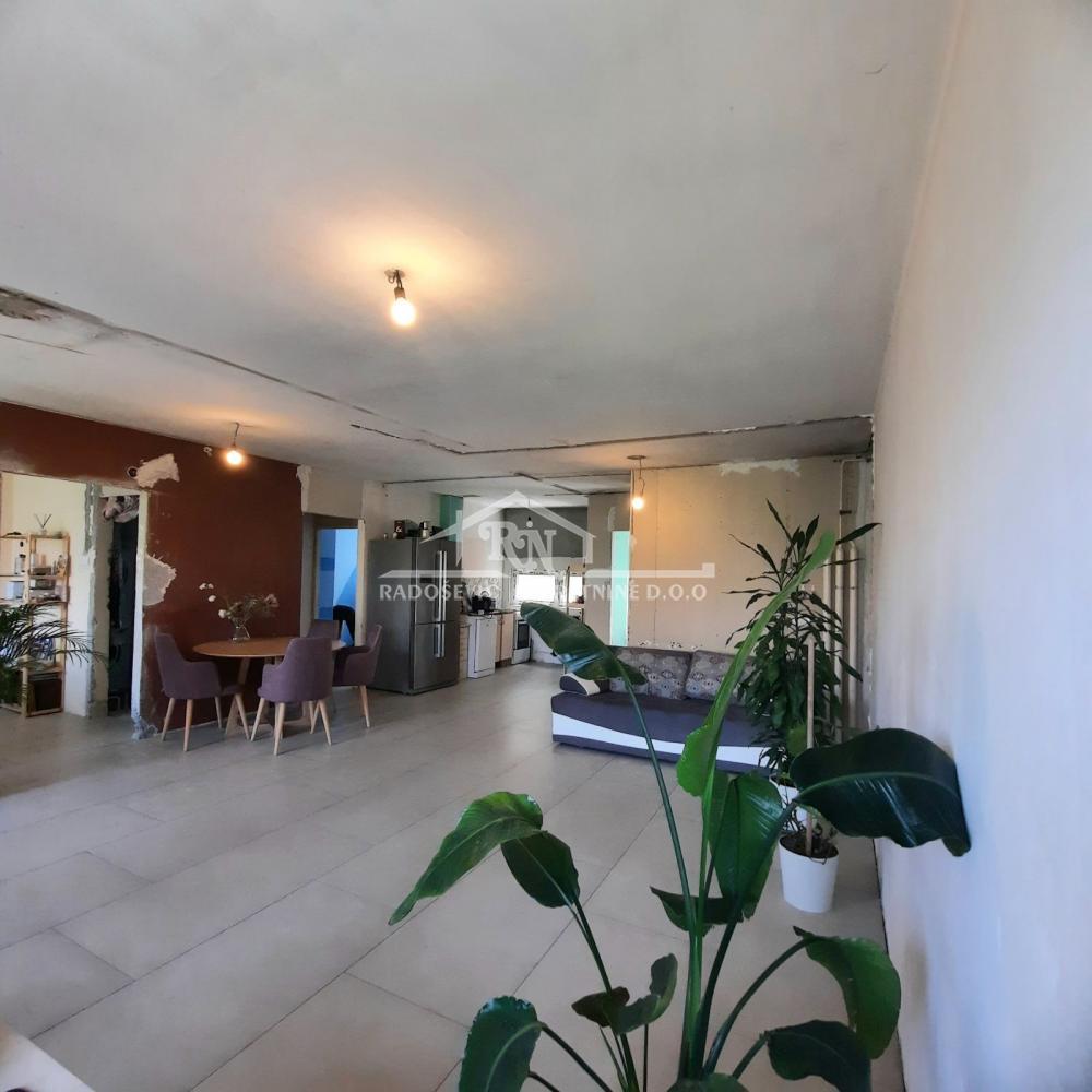 Bulevar oslobođenja, Trosoban stan na prodaju, 84m2, 197.000€