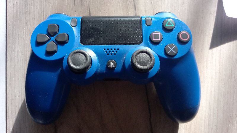Sony joystick za PS4 potpuno ispravan saljemo vid