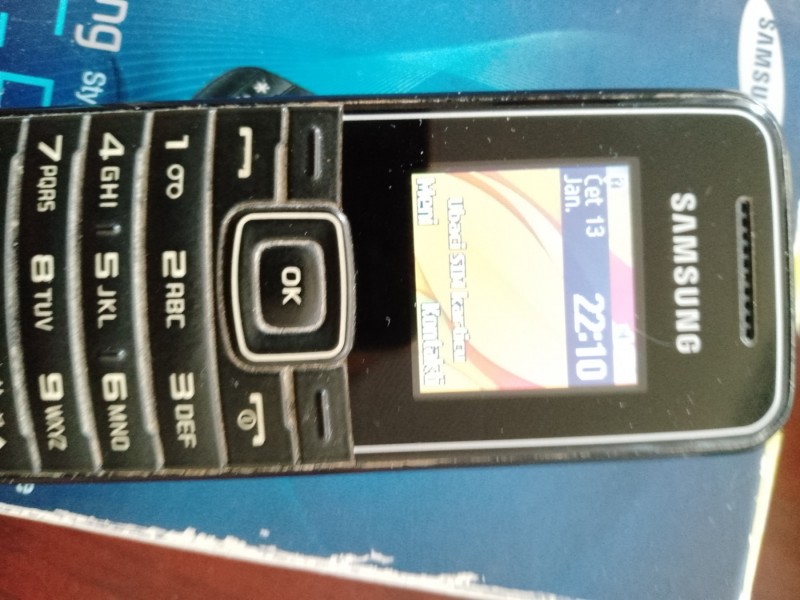 Mobilni telefon Samsung GT-E1050