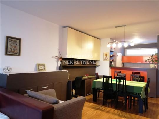 Retko u ponudi, stan kod novog Merkatora ID#1093