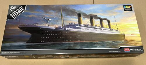 NEW! Academy 14215-REKLAMACJA The White Star Liner TITANIC-Uszkodzony! / Damaged!