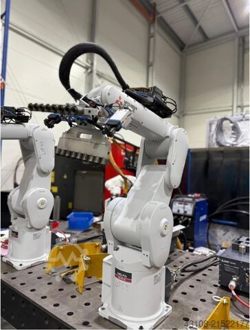 Industrijski robot
Mitsubishi RV-7FL-D1-S15