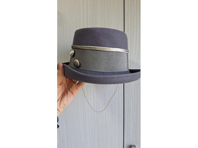 SIVI DAMSKI SESIR OD COJE