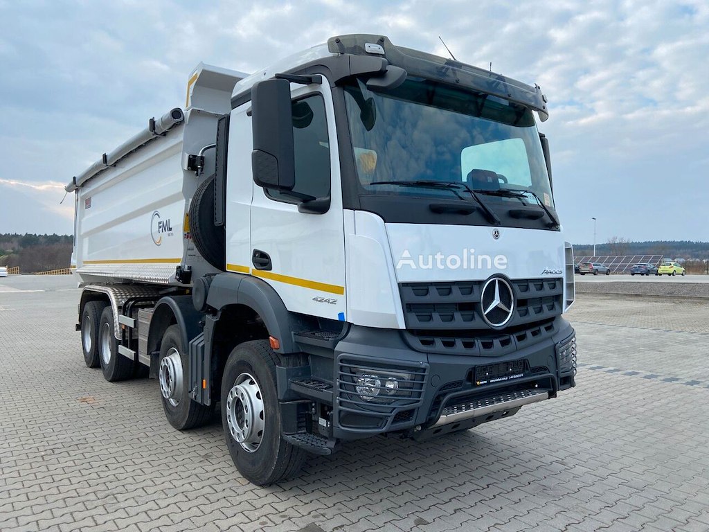 Novi Mercedes-Benz AROCS 4242 kiper