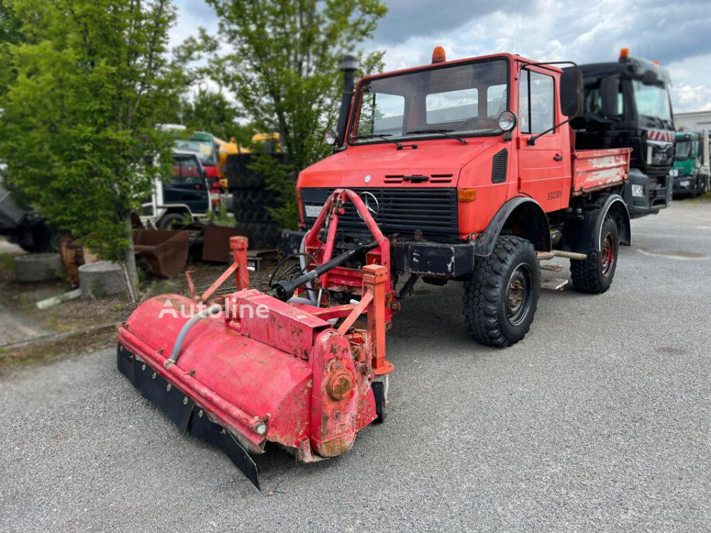 Mercedes-Benz Unimog U 424 2-Achs Allradkipper Front+Heckhydraulik Besen kiper