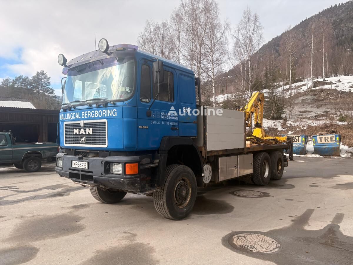 Prodaje se MAN 19.322 FA, lav km og fersk PKK kamion s ravnom platformom na aukciji