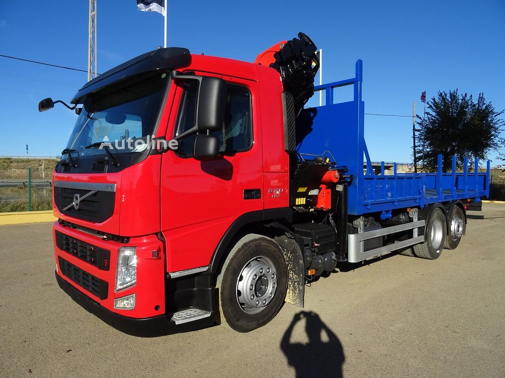 Volvo FM 330 kamion s ravnom platformom