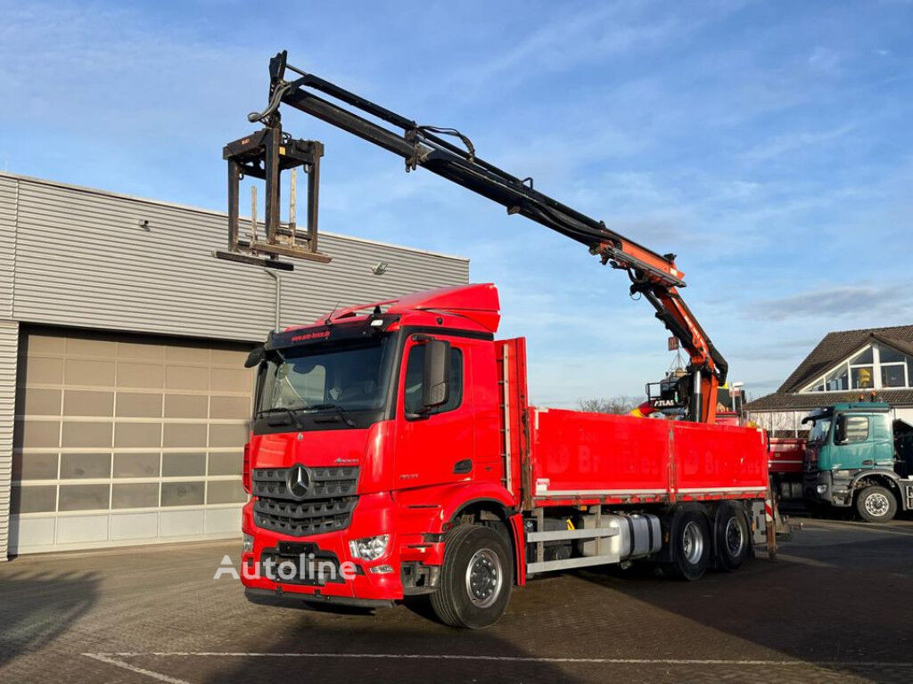 Mercedes-Benz Arocs 2543 L kamion s ravnom platformom