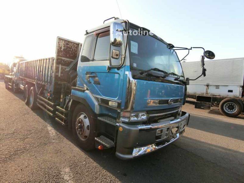 Nissan UD TRUCK kamion s ravnom platformom