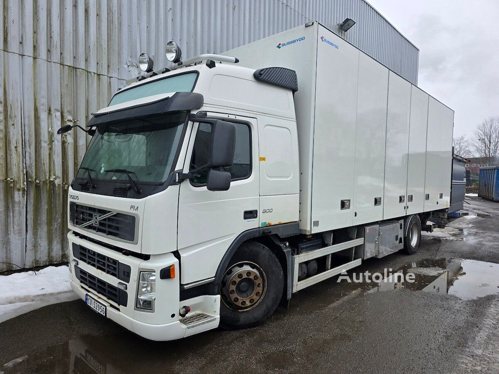 Prodaje se Volvo FM 300 kamion furgon na aukciji