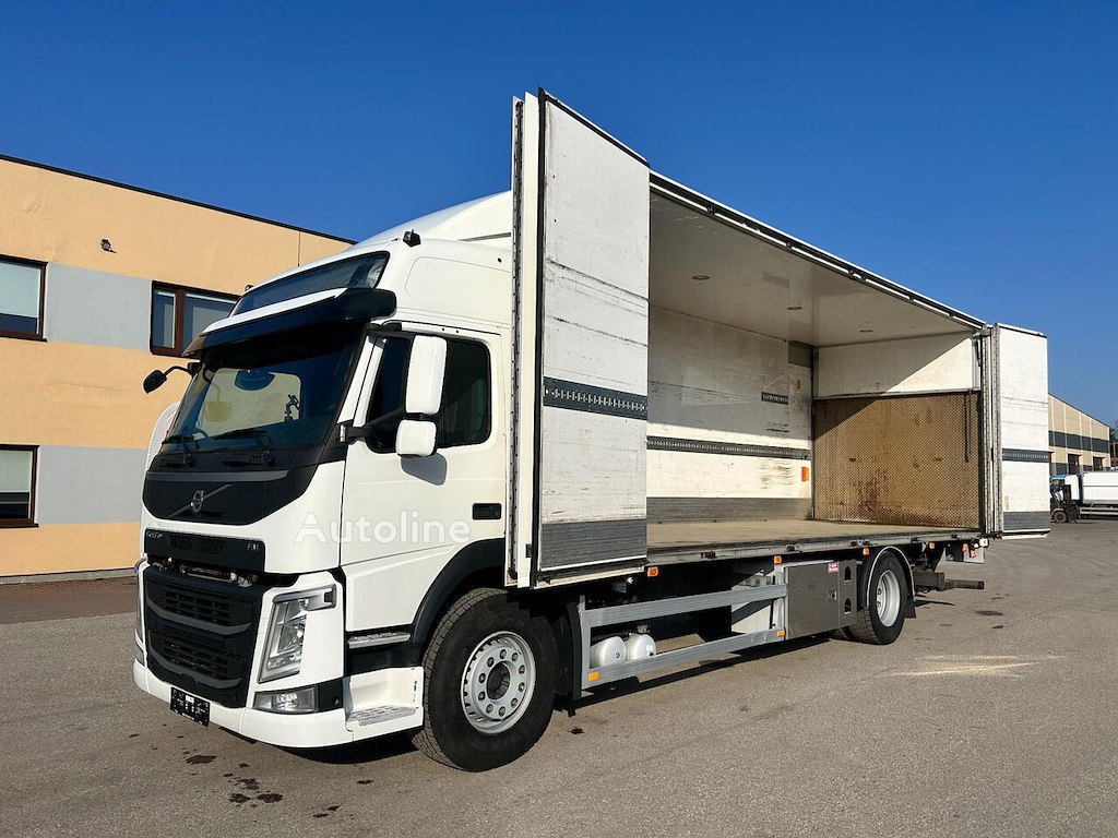 Volvo FM330 4X2 EURO6 + SIDE OPENING kamion furgon