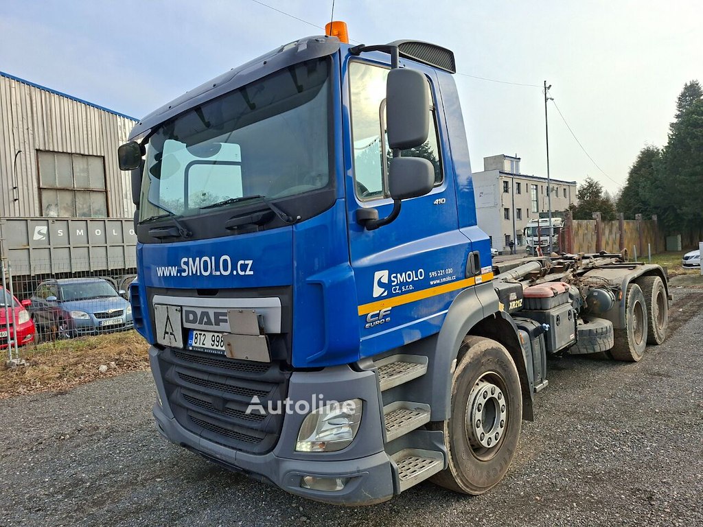 Prodaje se DAF CF 410 FAT 6X4 rol kiper sa kukom na aukciji