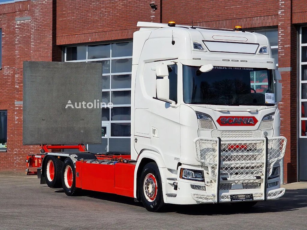 Scania S580 V8 NGS Highline 6x2 - BDF - Retarder - Full air - Custom in vozilo za prevoz kontejnera