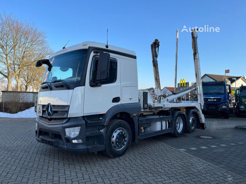 Mercedes-Benz Actros 2543 L kamion autopodizač kontejnera