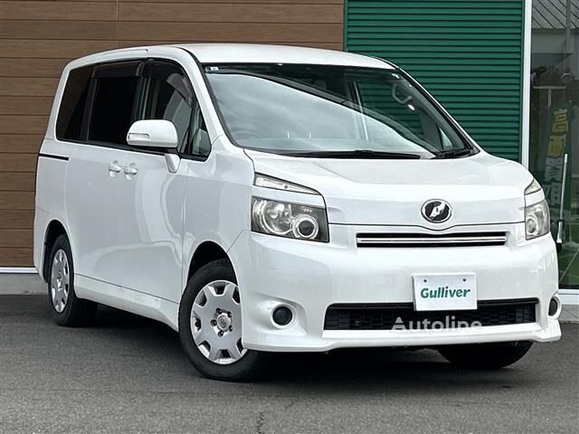 Toyota VOXY putnički minibus