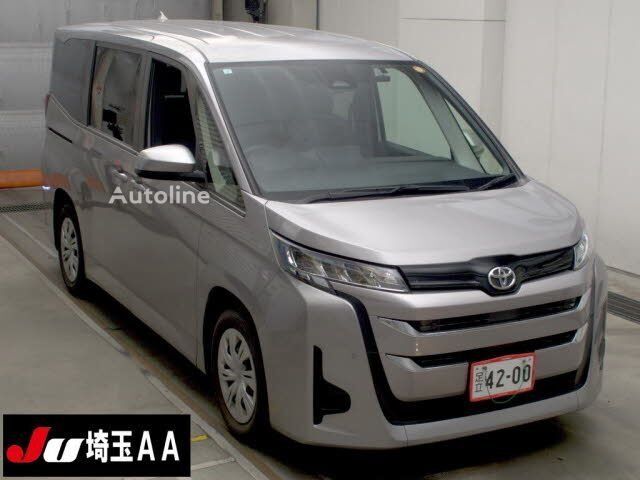 Toyota NOAH putnički minibus