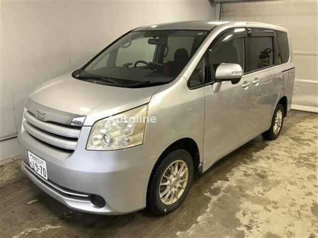 Toyota NOAH putnički minibus