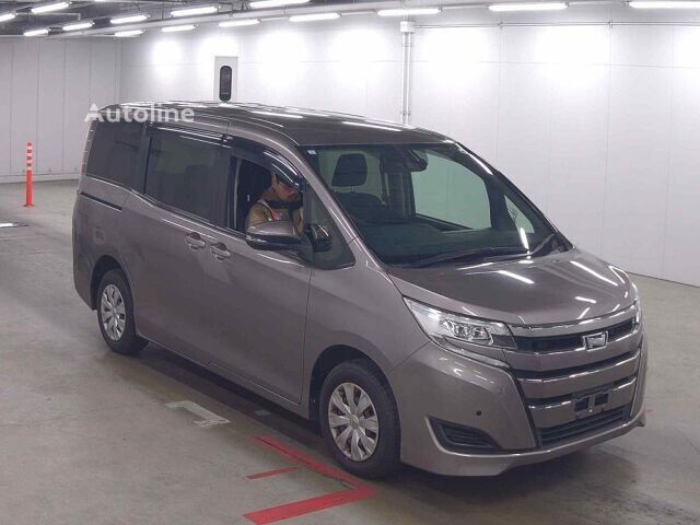 Toyota NOAH putnički minibus