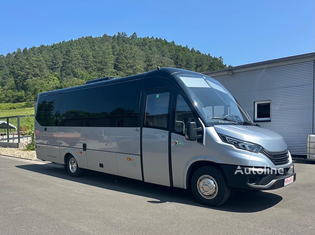Novi IVECO Rosero First FLHI XL putnički minibus