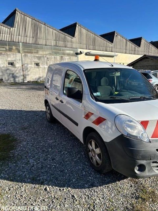 Prodaje se Renault Kangoo laki furgon na aukciji