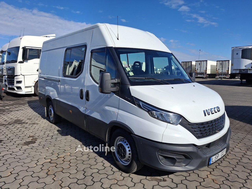 Prodaje se IVECO DAILY kombi minibus na aukciji