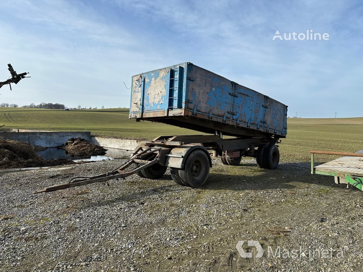 Prodaje se prikolicu kiper na aukciji