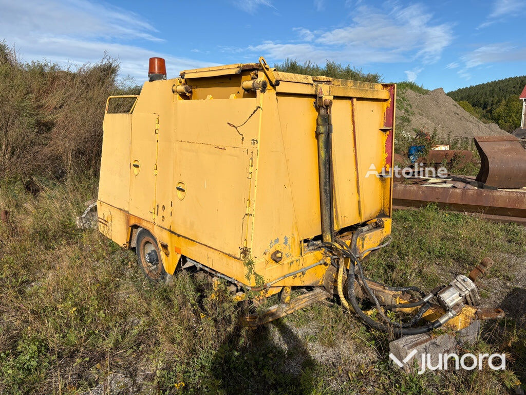 Prodaje se Broddson 1900 vučeni čistač puteva na aukciji