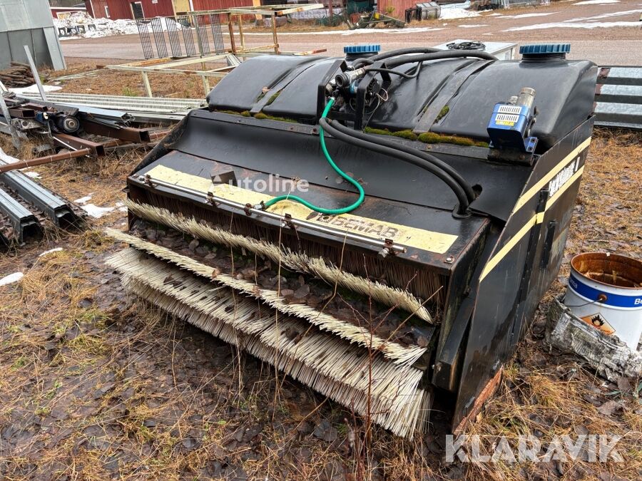 Prodaje se Sopmaskin/sopskopa Bemab med Stora BM-fäste vozilo za čišćenje ulica na aukciji