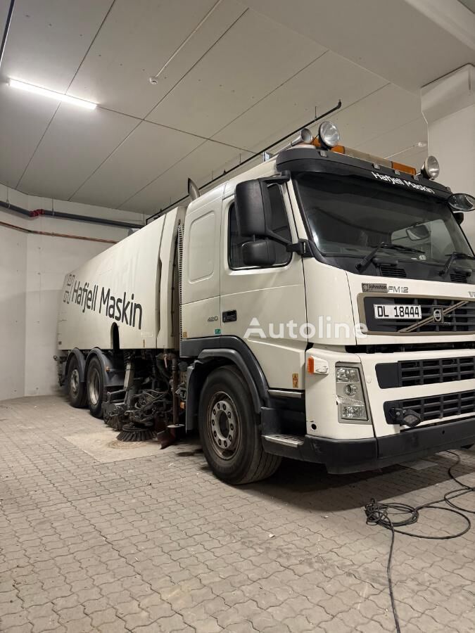 Prodaje se Volvo FM12 vozilo za čišćenje ulica na aukciji
