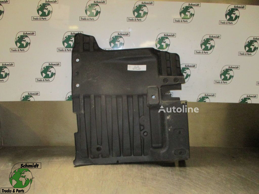 Renault 82574792 // 82574790 blatobran desni i levi T 460 za kamiona
