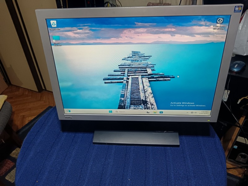 benQ fp202wa 20,1 inca sa kablovima