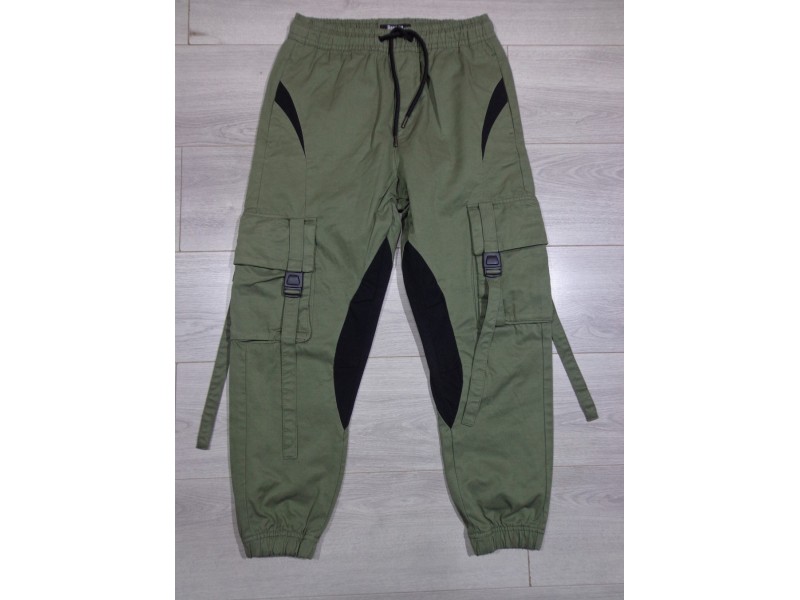 Orig. BERSHKA muške CARGO pantalone vel.M