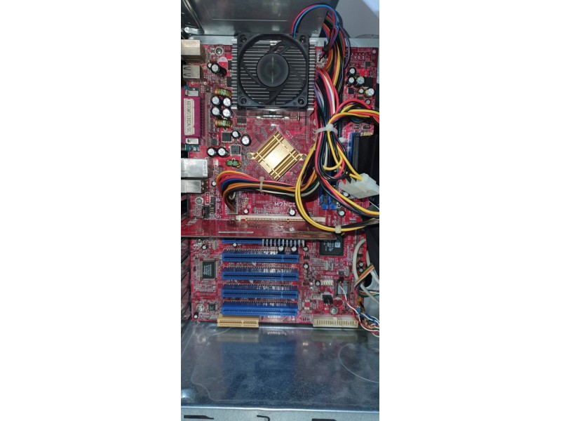 Athlon 1900+ + kuler + maticna + ram + kablovi