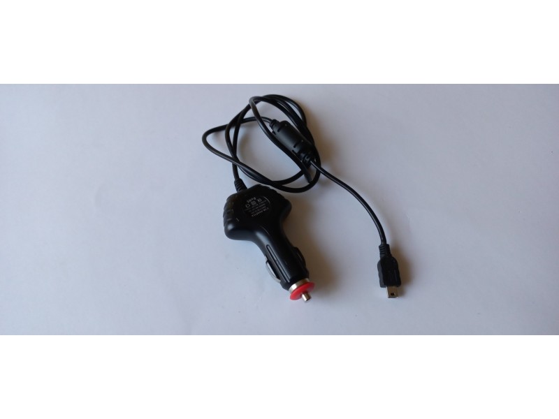 Auto punjač 12-24V na 5V 1500mA mini USB