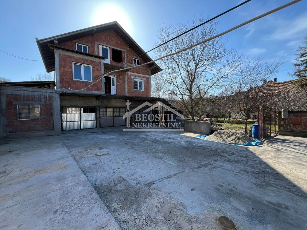 Smederevo - Orešac - 120m2 na 31 ar ID#24881
107.000 €