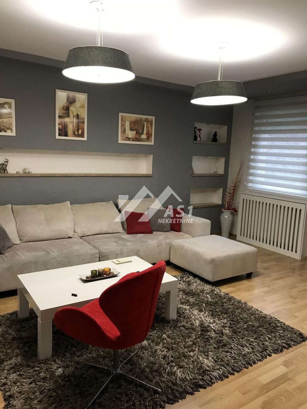 Izdaje se LUX pet friendly trosoban stan u Centru !!! ID#6084
850 €