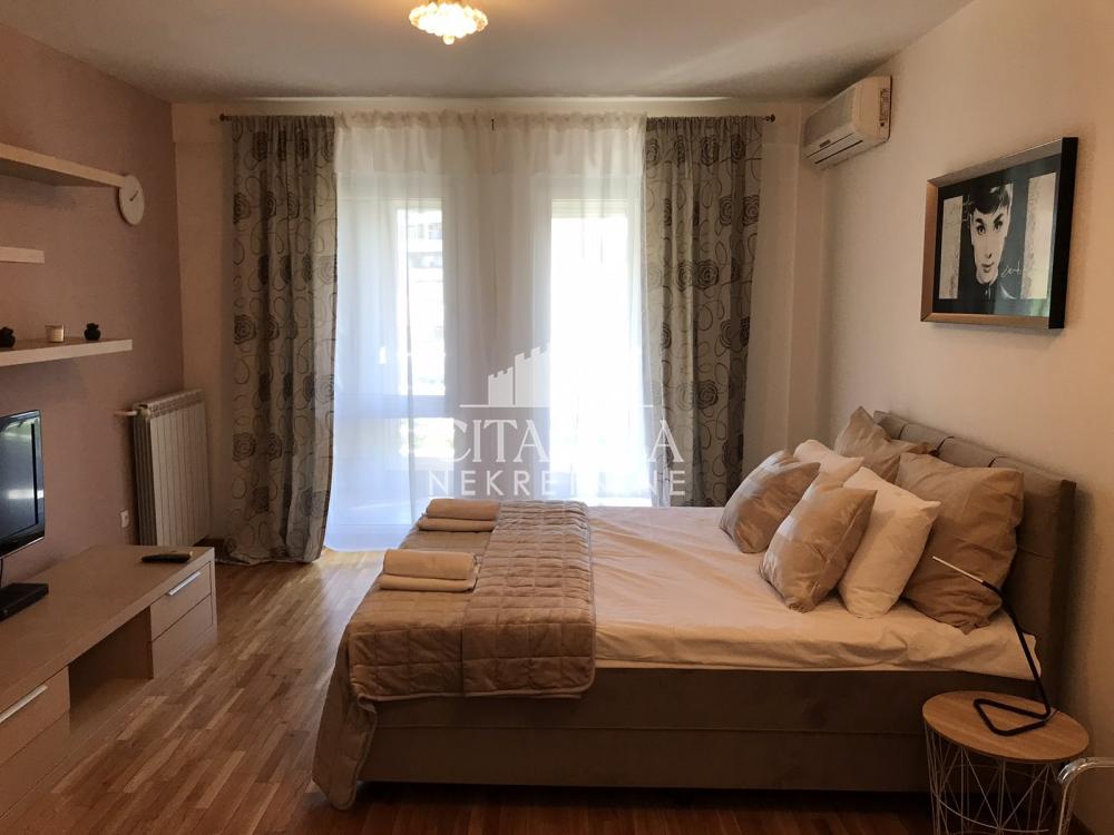 Slavija - Bulevar oslobođenja ID#2243
700 €