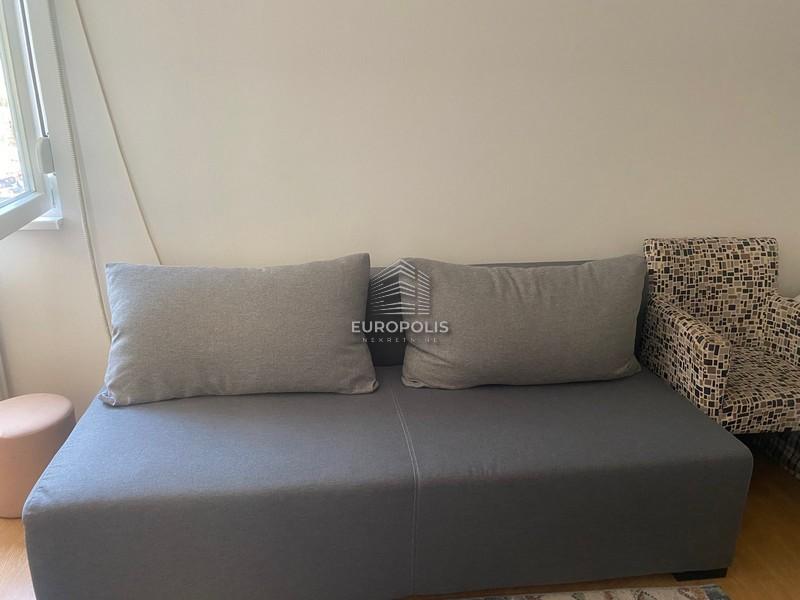 Kompletno namešten stan u naselju Braće Jerković ID#9196
350 €