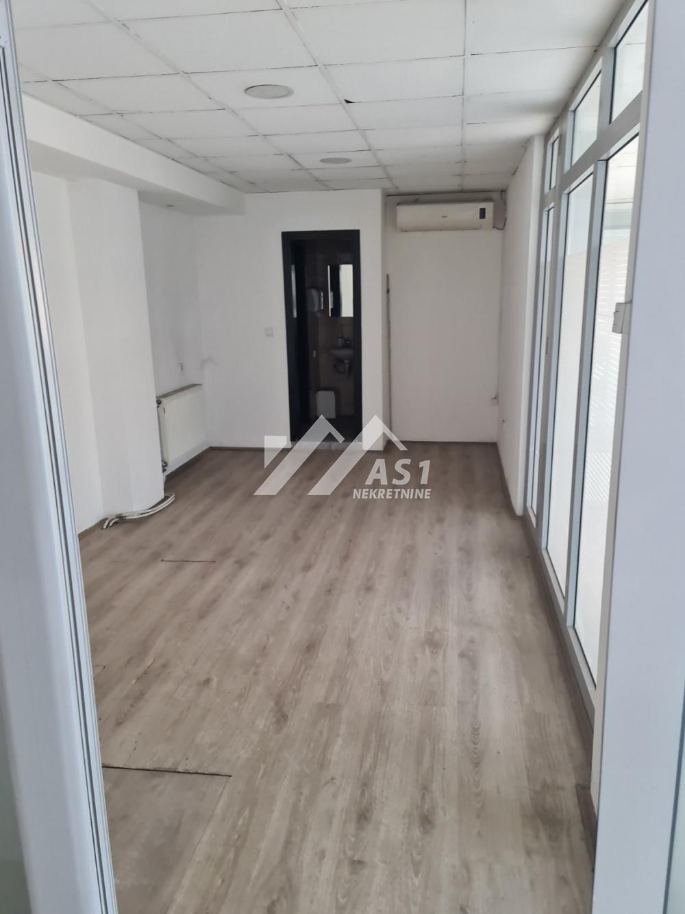 Izdaje se poslovni prostor u Centru ID#6029
700 €