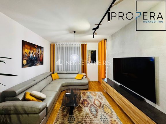 LUX Dvoiposoban u centru